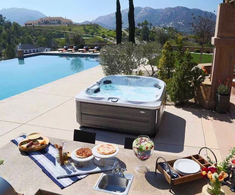 Spa Jacuzzi® 5 à 6 places - J-485 - Vente et installation de spas ...